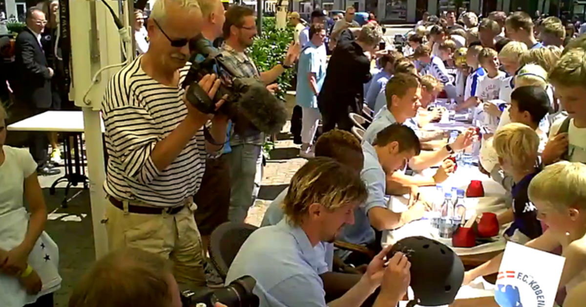 I kø for at få en autograf